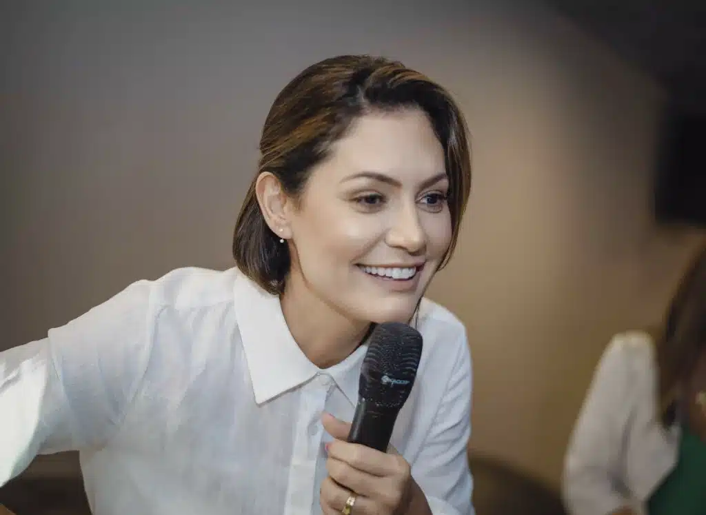 Justiça permite Michelle receber título no Teatro Municipal de SP – TV ...