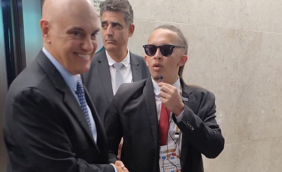 VÍDEO: Moraes se encontra com humorista ‘advogado do Xandão’ no STF e ...